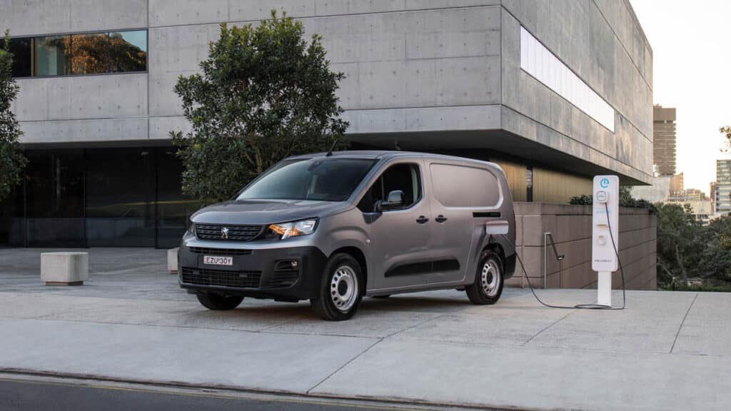 Peugeot E-Partner 2023 : prix et spécifications des fourgonnettes ...