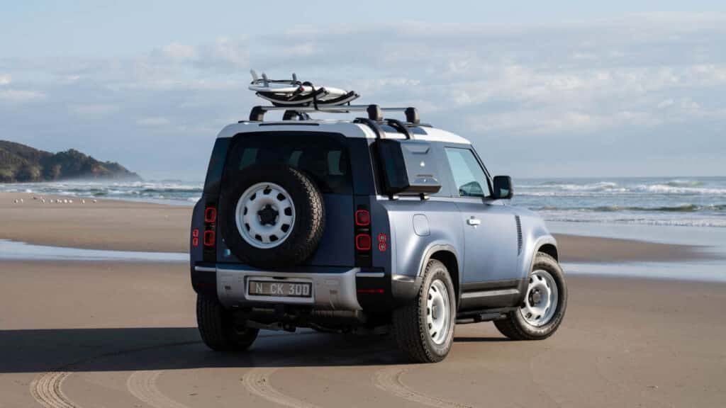 Land Rover Defender 2024 : seulement 15 éditions Pacific Blue arrivent ...