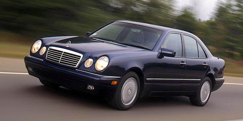 La Mercedes-Benz E320 de 1996 est extrêmement inoffensive - Groupe ...