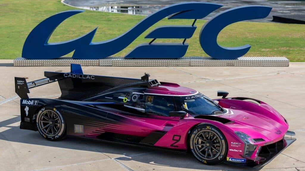 La nouvelle Cadillac rose est l'une des plus belles voitures de course ...