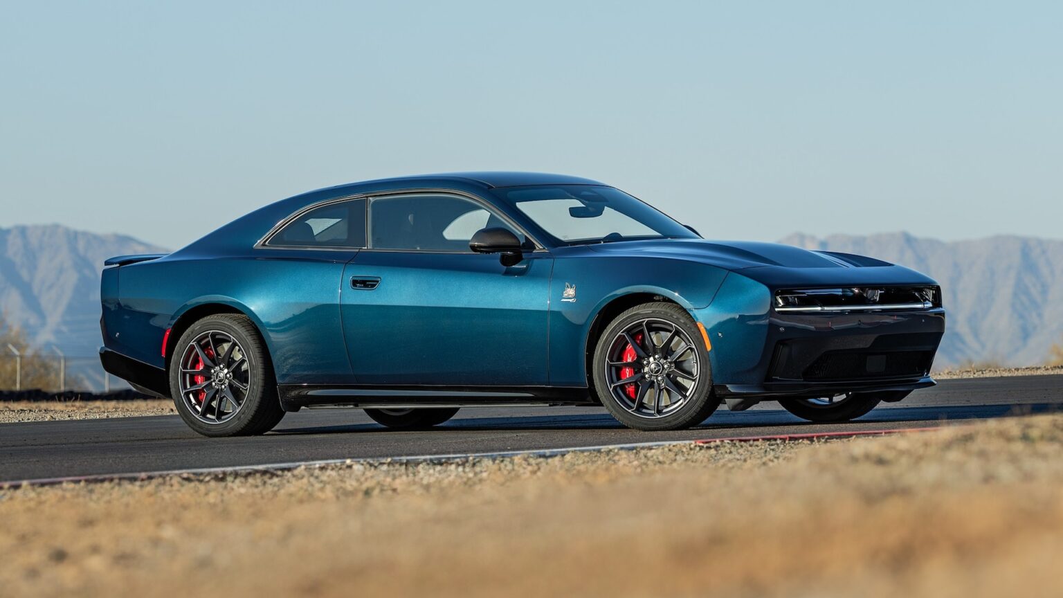 Le déploiement de la Dodge Charger est en cours, les voitures de police ...