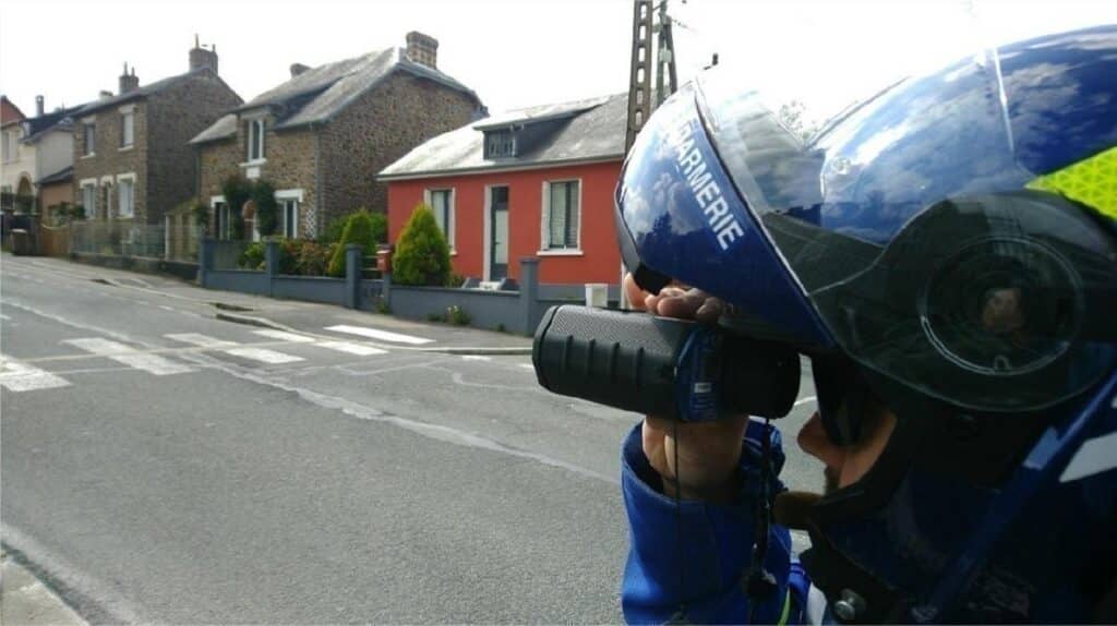 Contrôle radar : même les gendarmes ne croient pas ce qu'ils voient ...